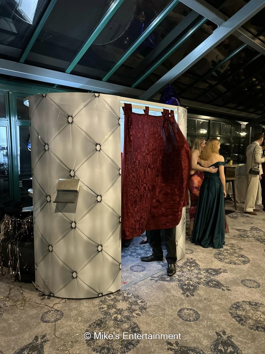 party Extras - DJ,Photo Booth, Bouncy Castle, Candy Floss, Popcorn ...